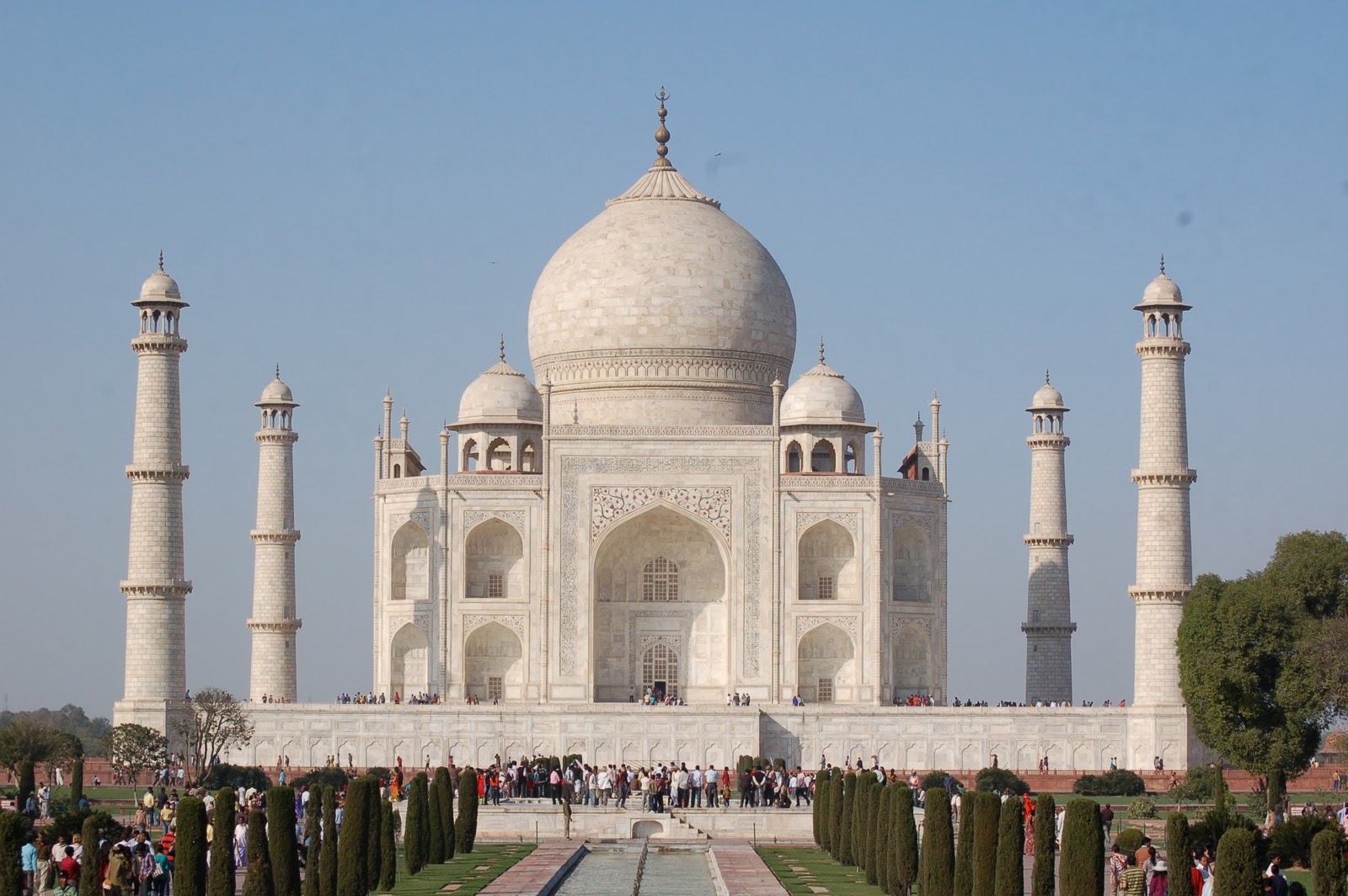 one dot of red: Taj Mahal- finally!