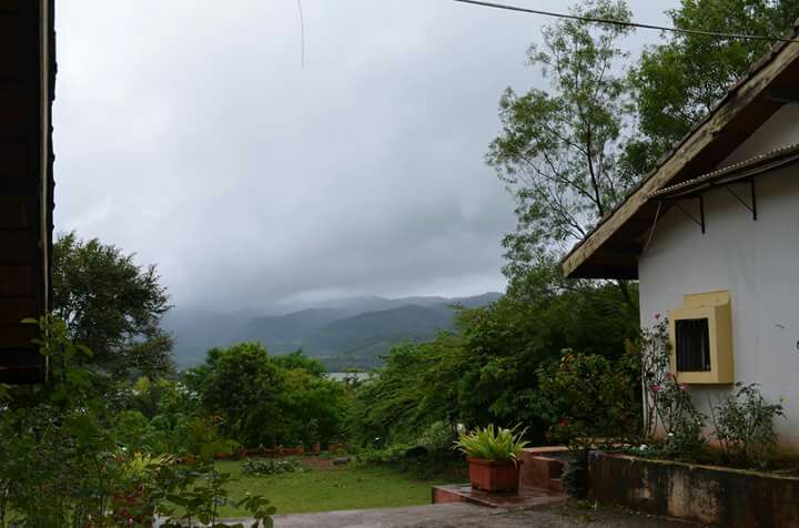 Lake View Farmhouse- Panshet