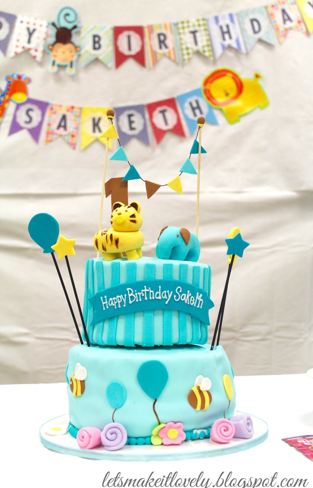 Let's make it lovely: DIY Birthday Party Backdrop, Decor and More