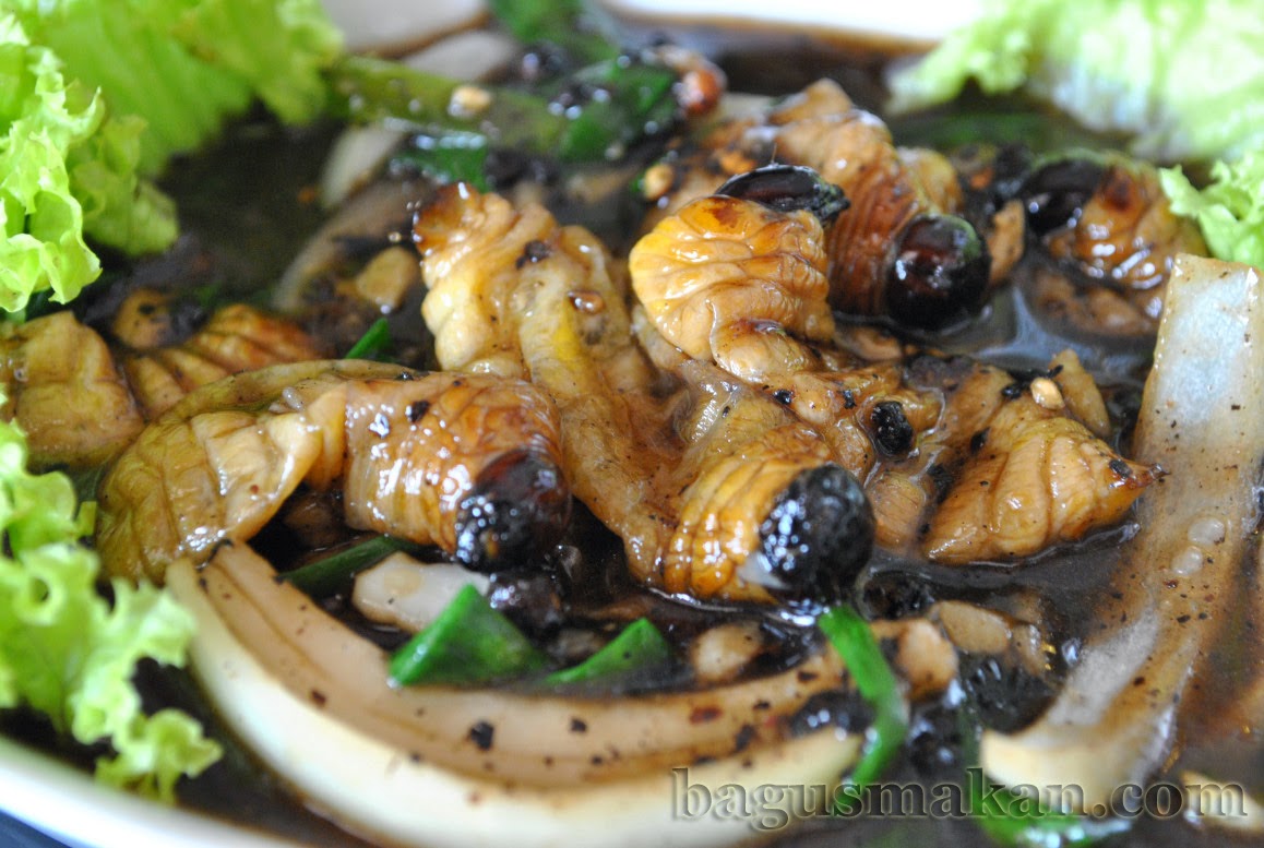 De'Dayak Restaurant: Ulat Mulong Masak Kicap
