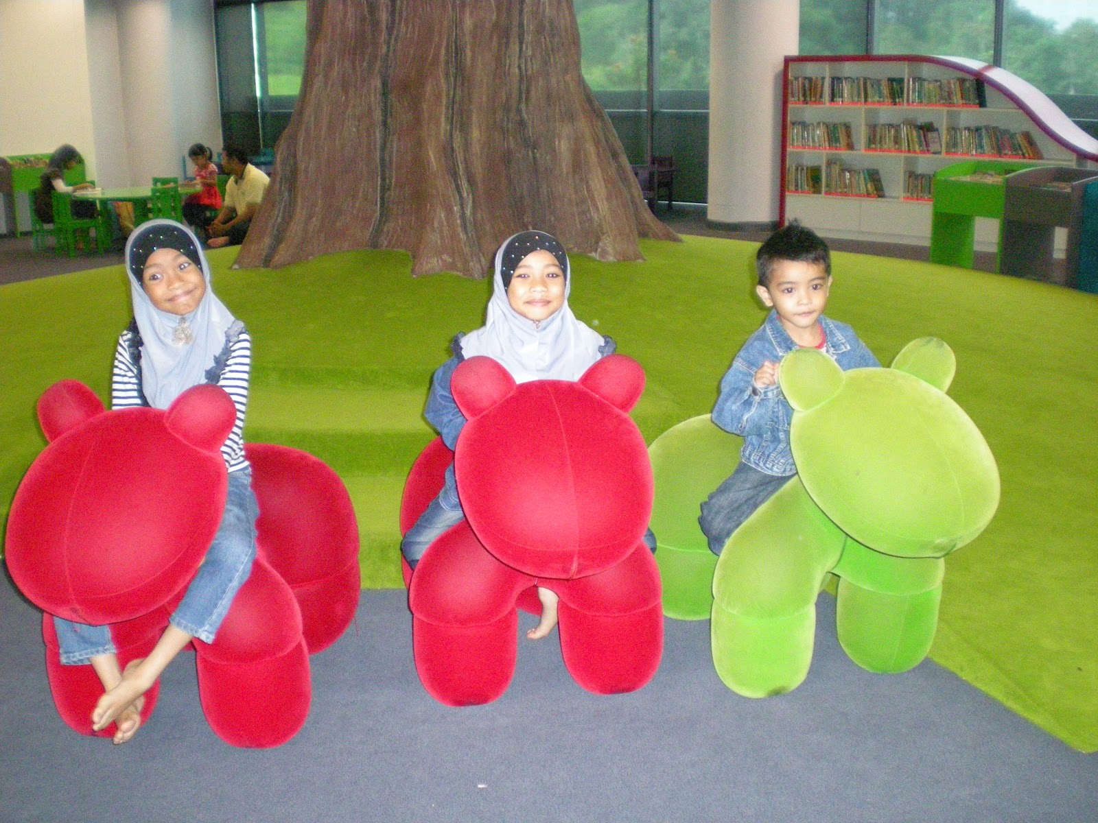 CAHAYA HIDUPKU: Jom Kita Baca Buku ~ Di Perpustakaan Raja Tun Uda Shah Alam