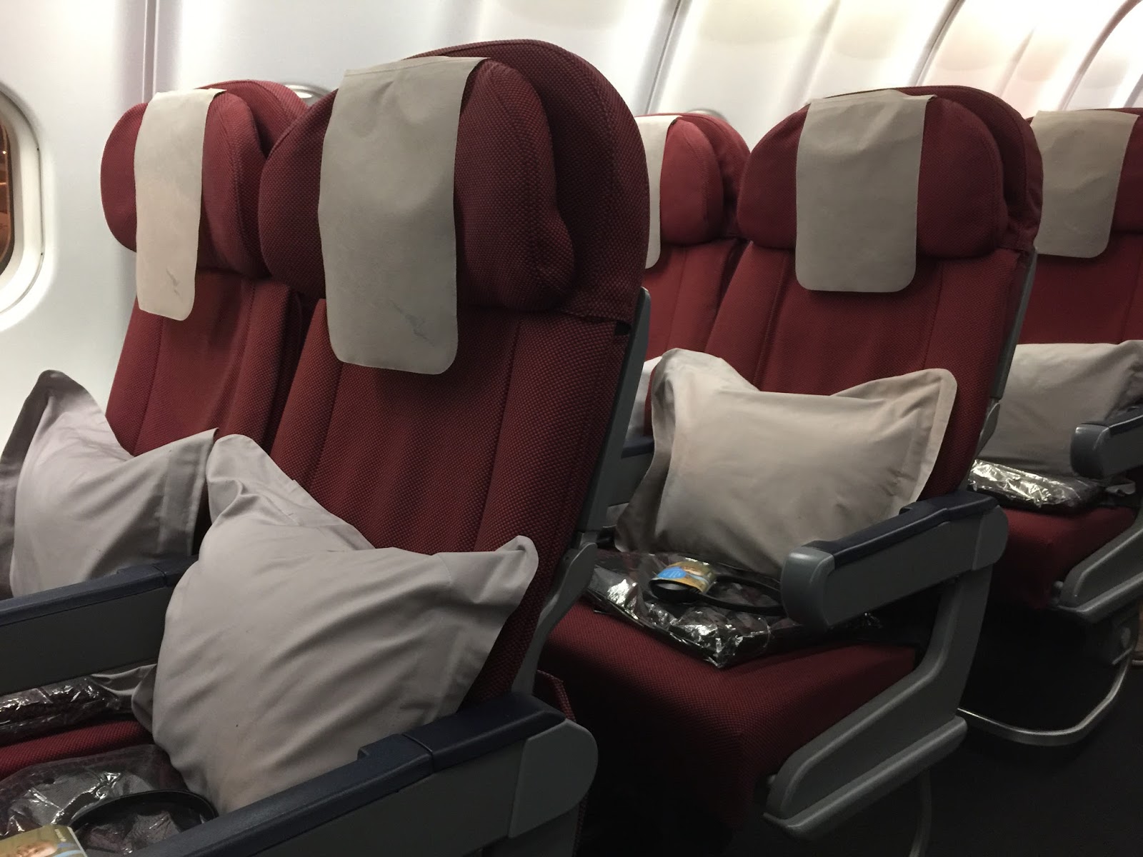 Zephyrous Travels: [Airline Review] - Qantas (QF6) / (QF81) - Economy ...