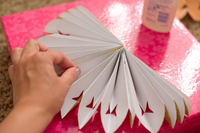 Domestic Fashionista: Paper Flower Fans Tutorial