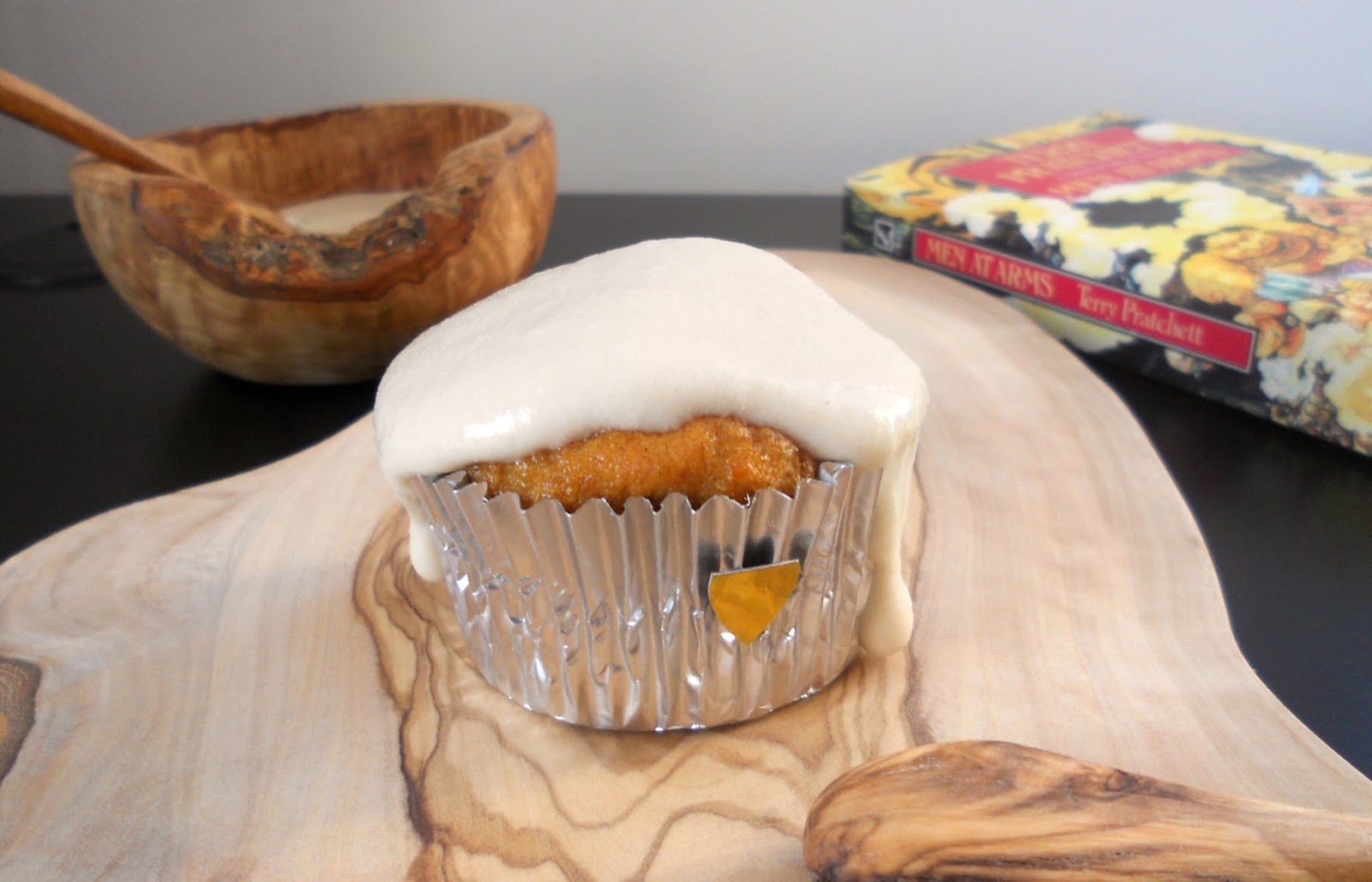 Efreet in the Oven: [Cupcake Portraits] Discworld Personalities: Carrot ...