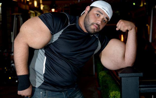 Idiotic Guinness Book of Records recognize bodybuilder's 31 inch biceps ...