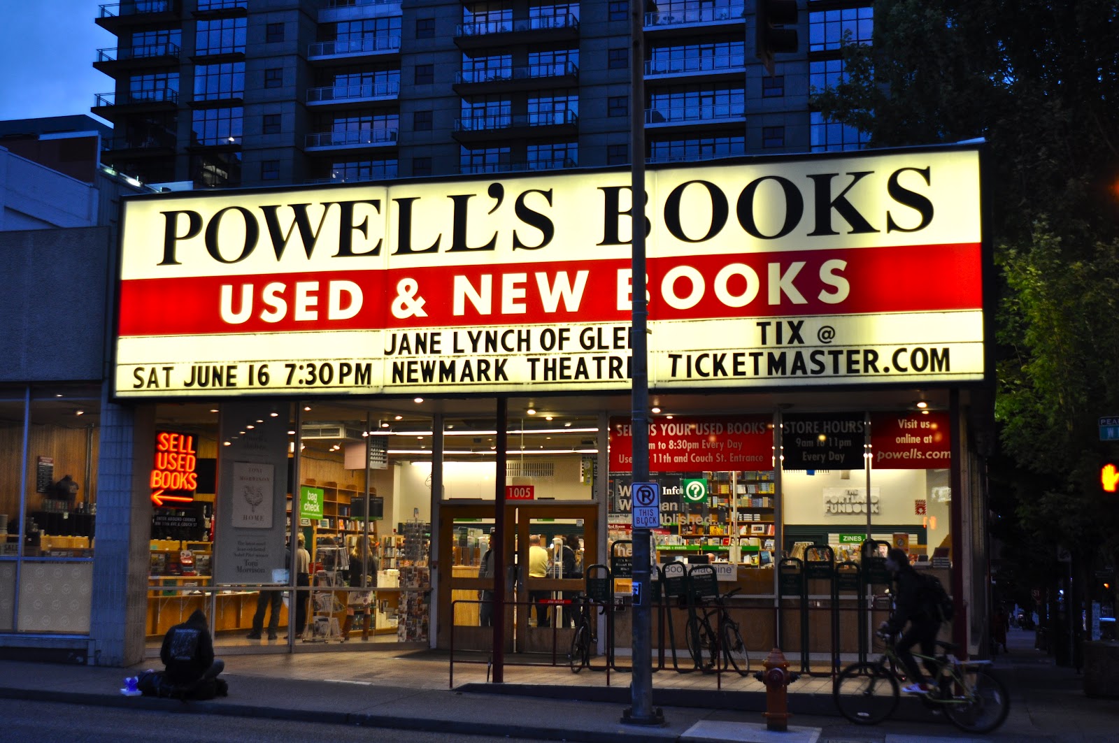 PORTLAND POSSIBLE: Powell's Books