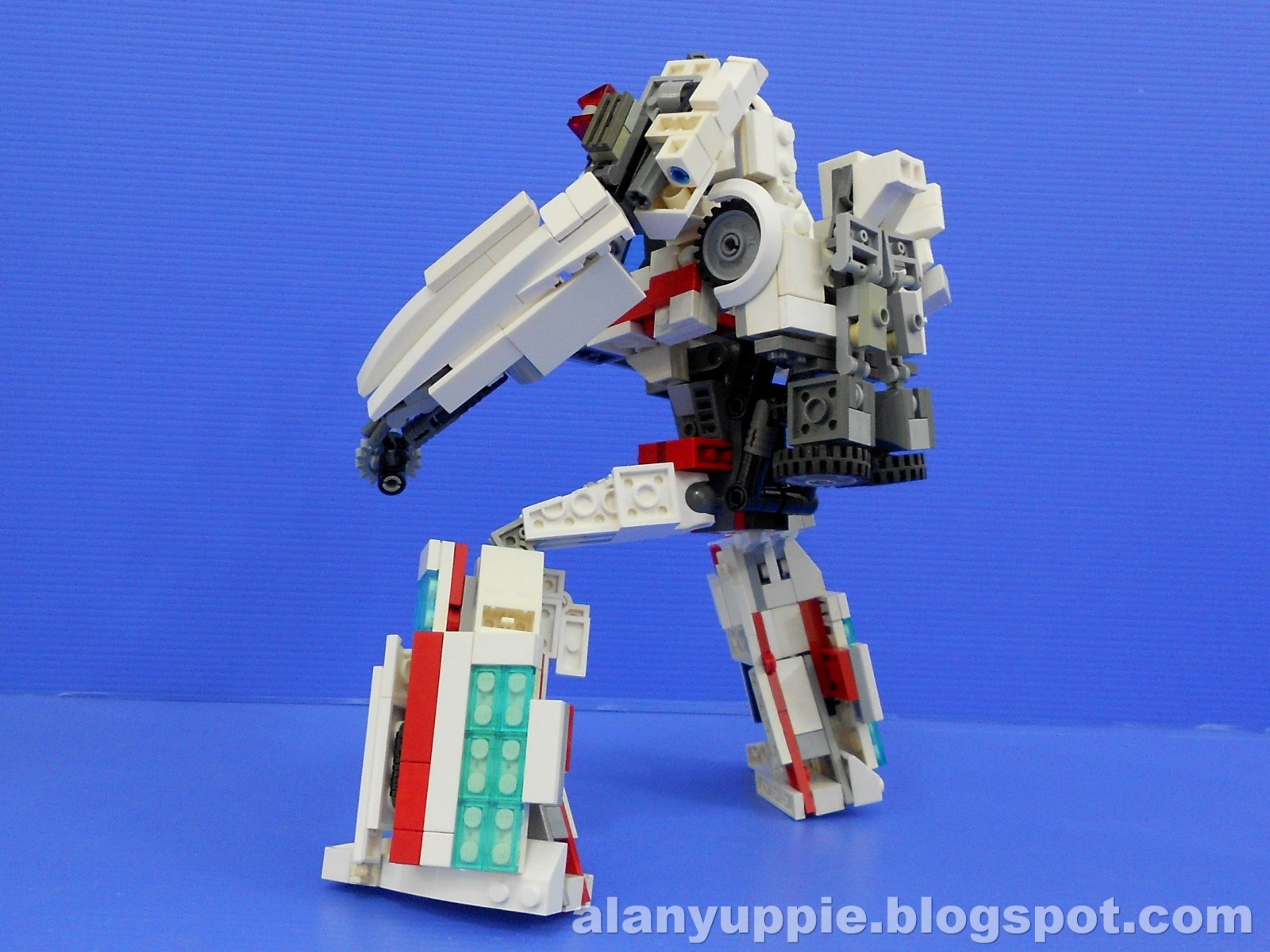 Alanyuppie's LEGO Transformers: LEGO Ironhide and Ratchet Part 2 - Bot ...