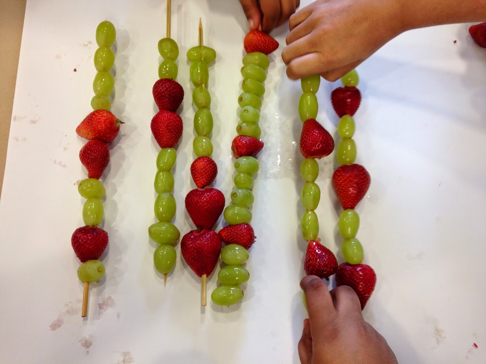 A Rainbow Plate is a Healthy Plate: Fun with Grape Kabobs! Good to the ...