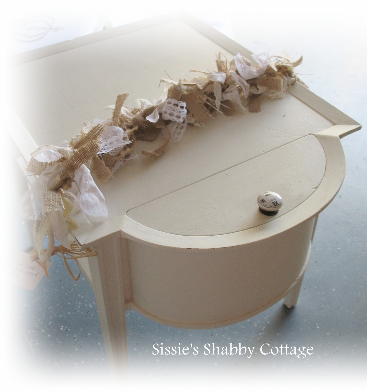 Sissie's Shabby Cottage: Odd Little Side Table...