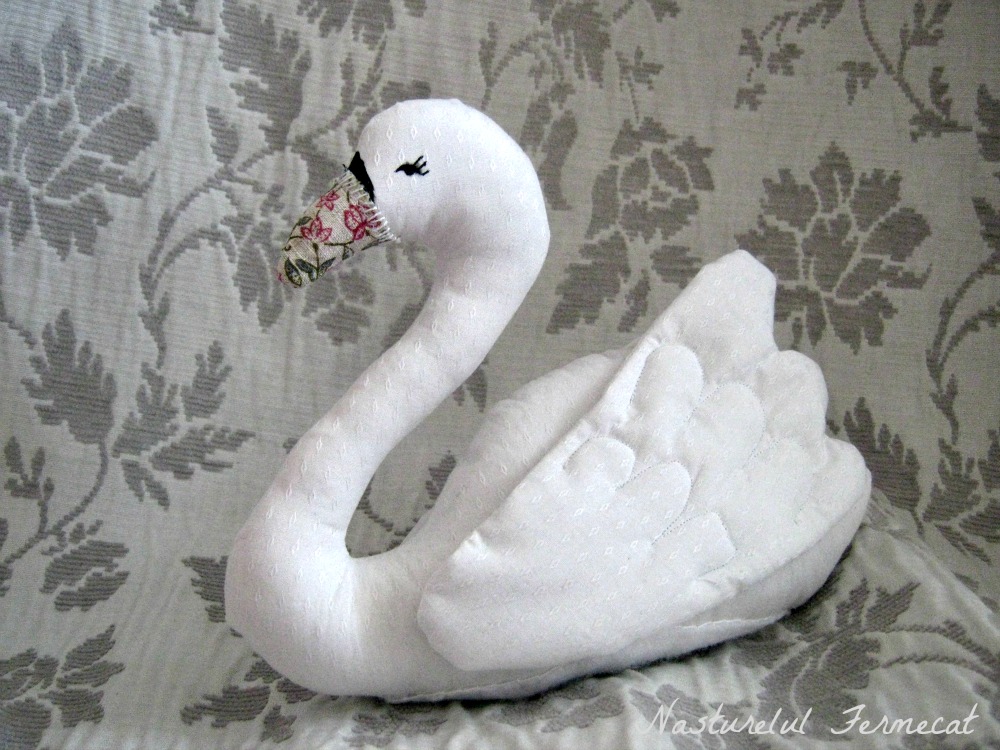 Lebada - decor interior handmade - Nasturelul fermecat - jucarii handmade