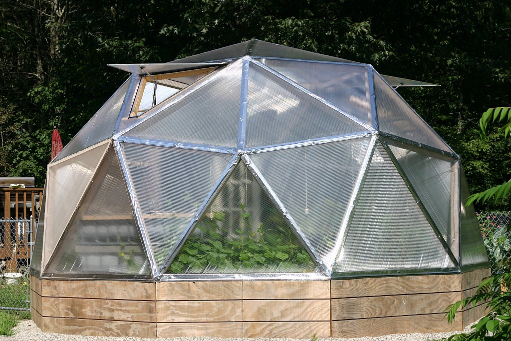 Alex's Geodesic Dome Greenhouse: Aquaponics