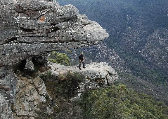 10 ชะง่อนผา (Hanging Cliff) ที่มีชื่อเสียงระดับโลก | Dek-D.com