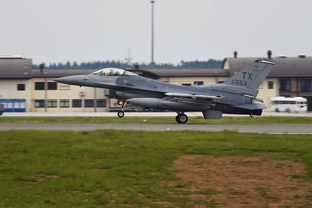 Texans F-16 fighters arrive in Romania - Blog Before Flight - Aerospace ...