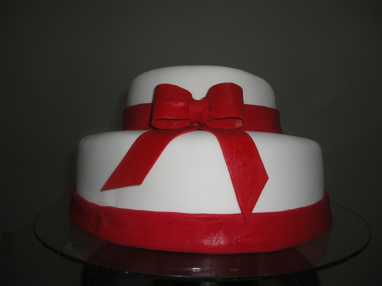 Josi - Designer de Bolos: Bolo Laço Vermelho