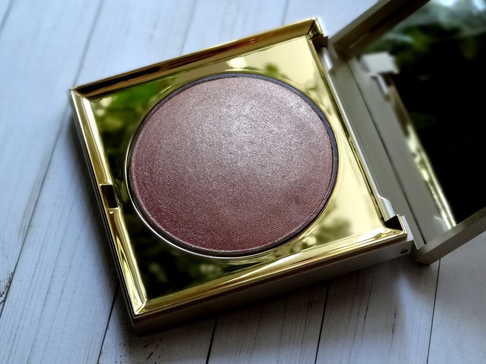 Makeup, Beauty and More: Stila Heaven's Hue Highlighter in Magnificence