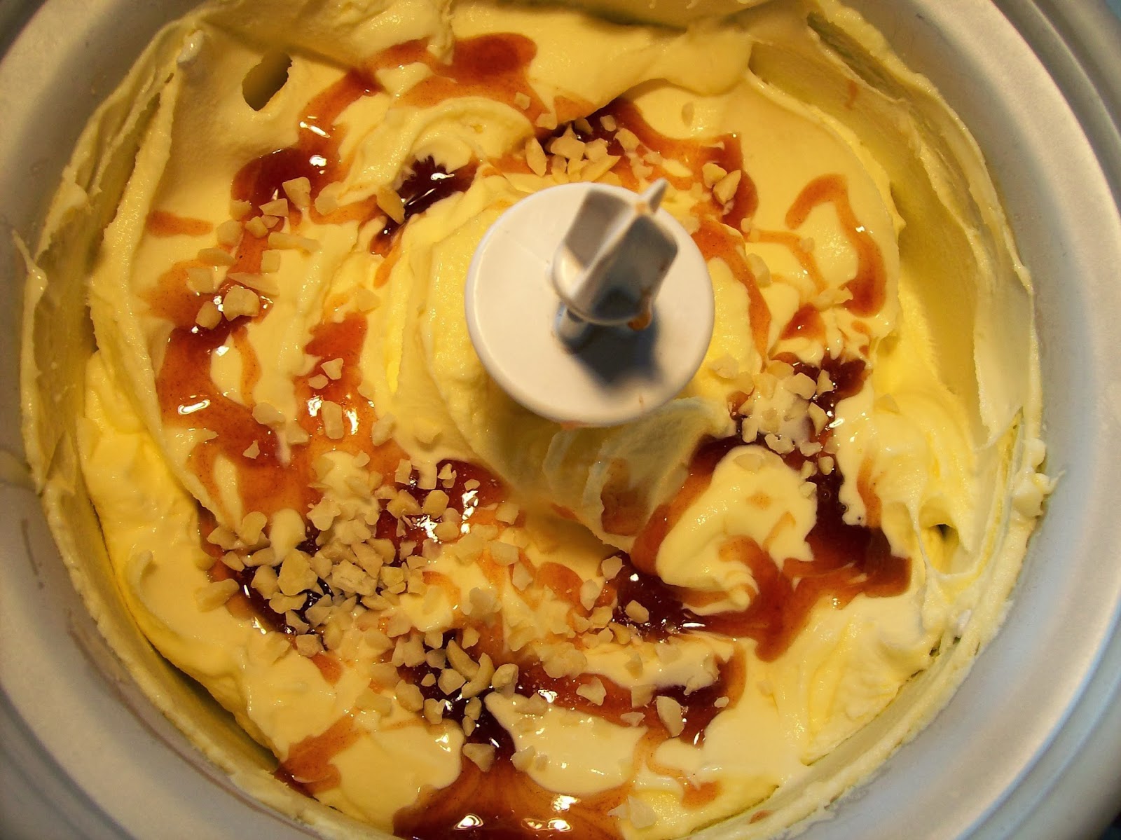 Eis selber machen mit der Haushaltseismaschine: Maibowle Eis ...