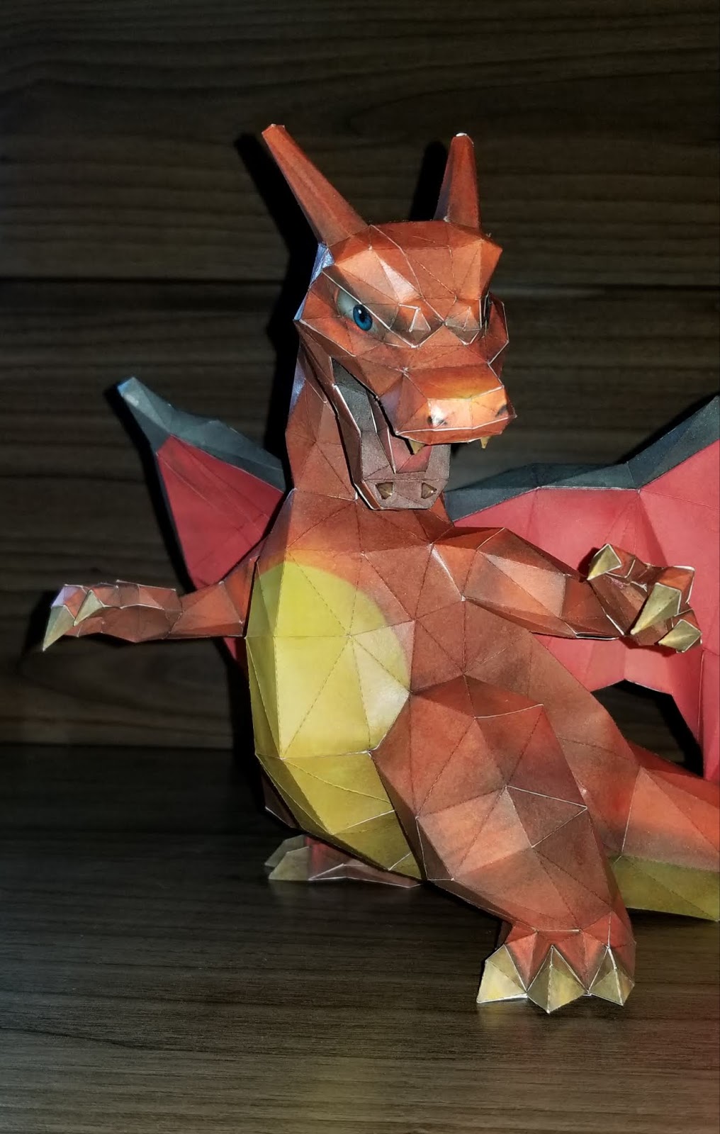 Fabiano Cruvinel - Papercraft: Charizard papercraft