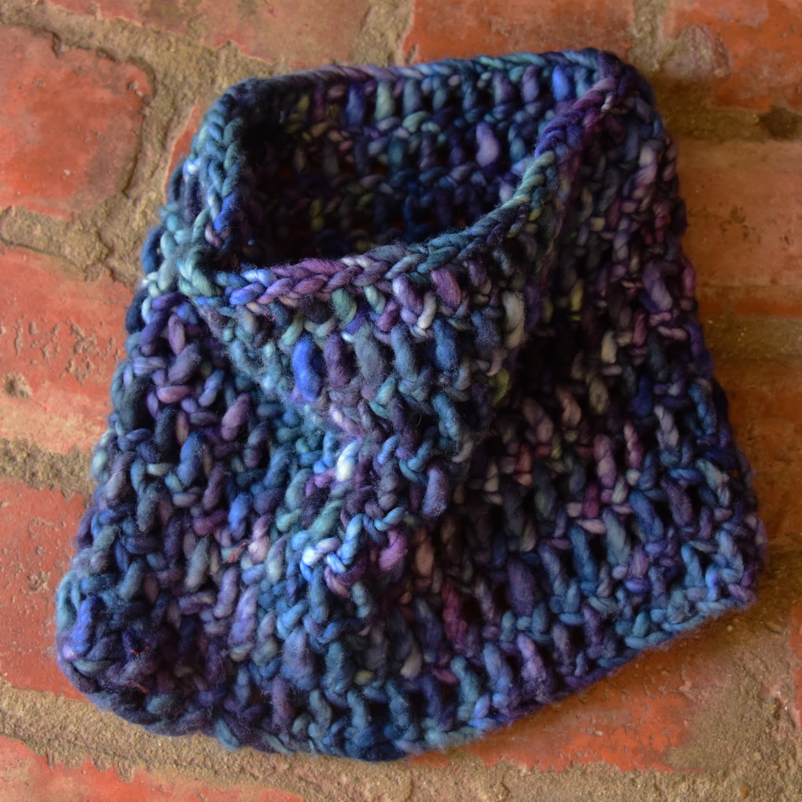 So, I make stuff: Gift Cowl Pattern