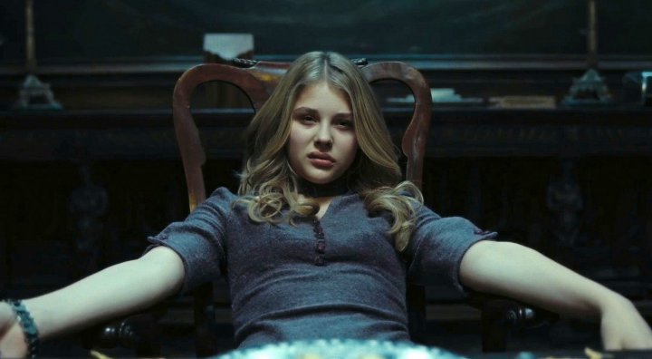 GeekMatic!: PRESS RELEASE: Chloe Moretz, An Eccentric Teen in Dark Shadows!