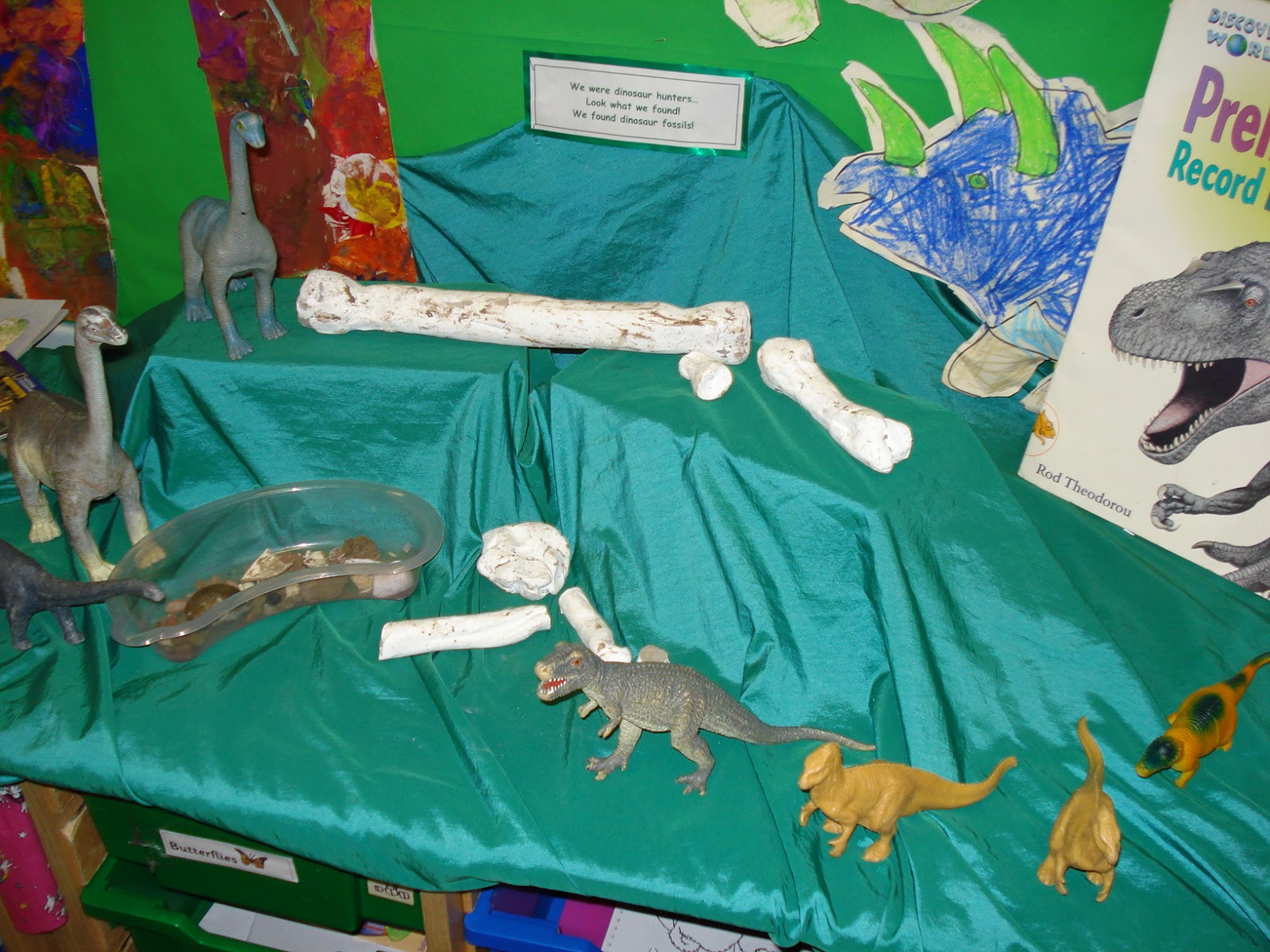 Dinosaur Wall Display Ideas at Maddison Cadman blog