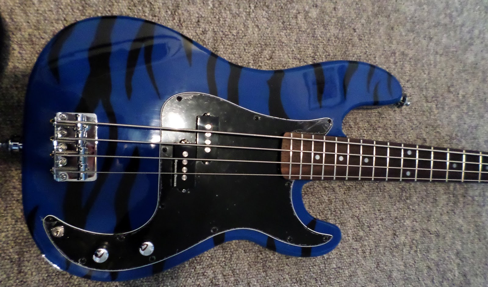 Wolf Electric Blue Bass