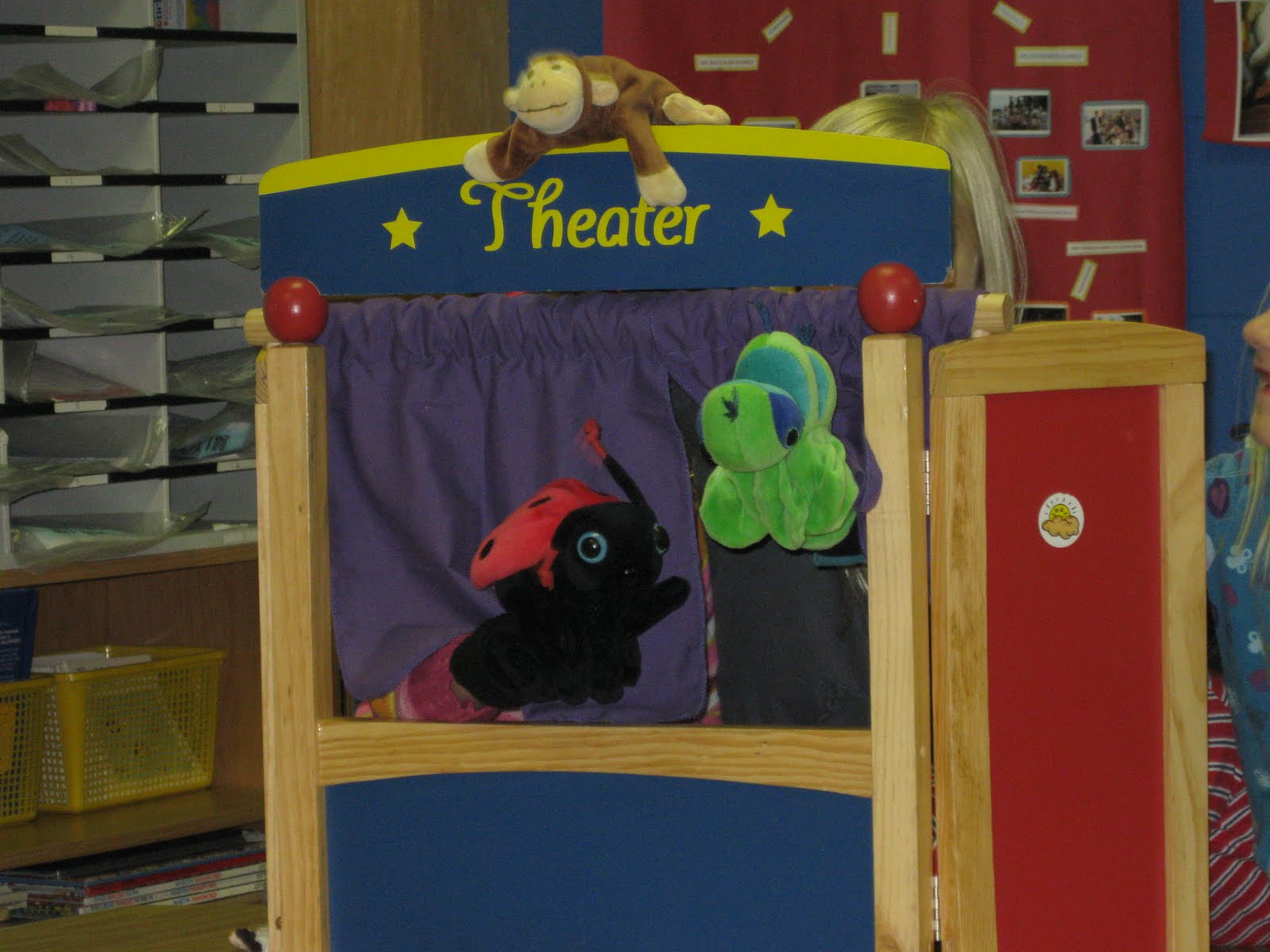 Grade 1 Surrey Christian School: Grade 1M Puppet Show - DANCING ANIMALS
