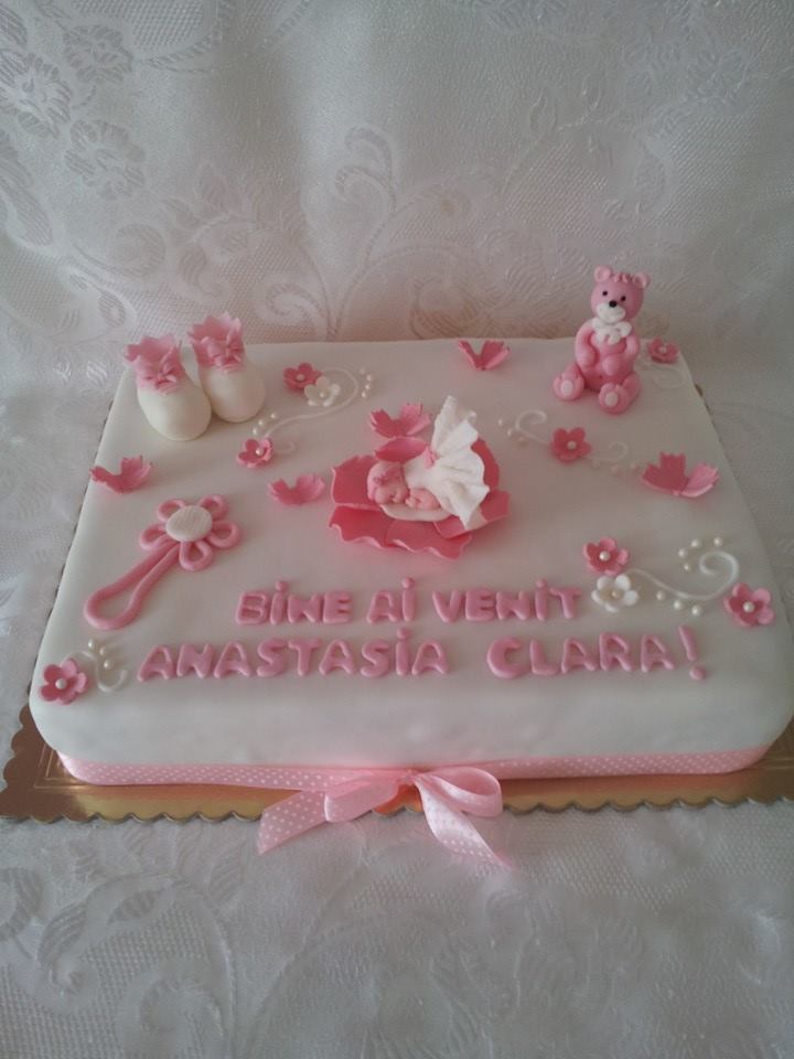 Casuta dulce: Tort botez pentru fetite