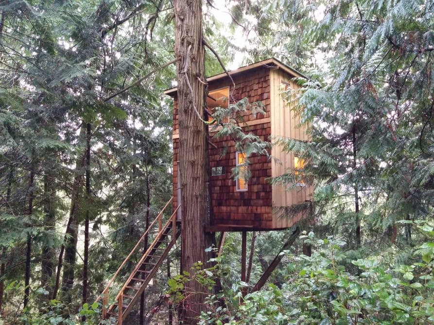 A $8,500 Tiny Treehouse [ TINY HOUSE TOWN ]