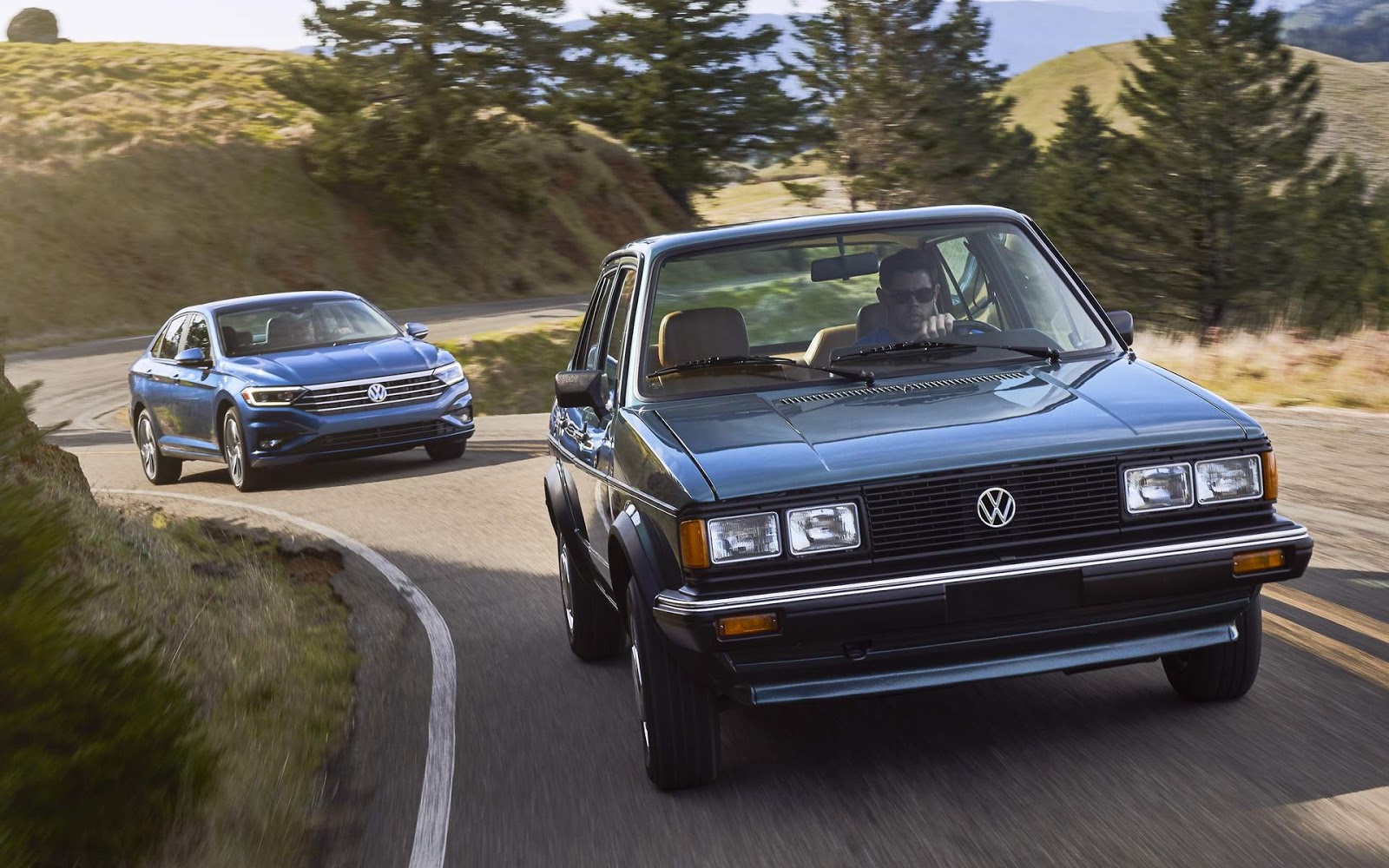 VW Jetta 2019 x VW Jetta 1982 - comparativo - vídeo