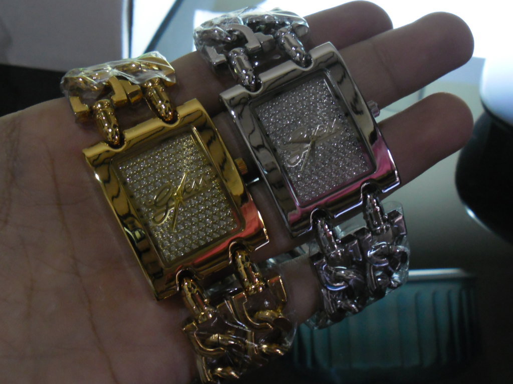 JAM TANGAN GUESS DOUBLE CHAIN 9029 Kode Barang: YA-256 - Warung Jam Jogja