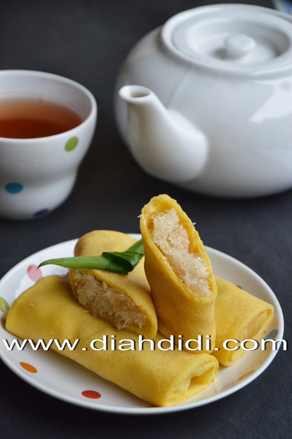 Diah Didi's Kitchen: Dadar Gulung Labu Kuning