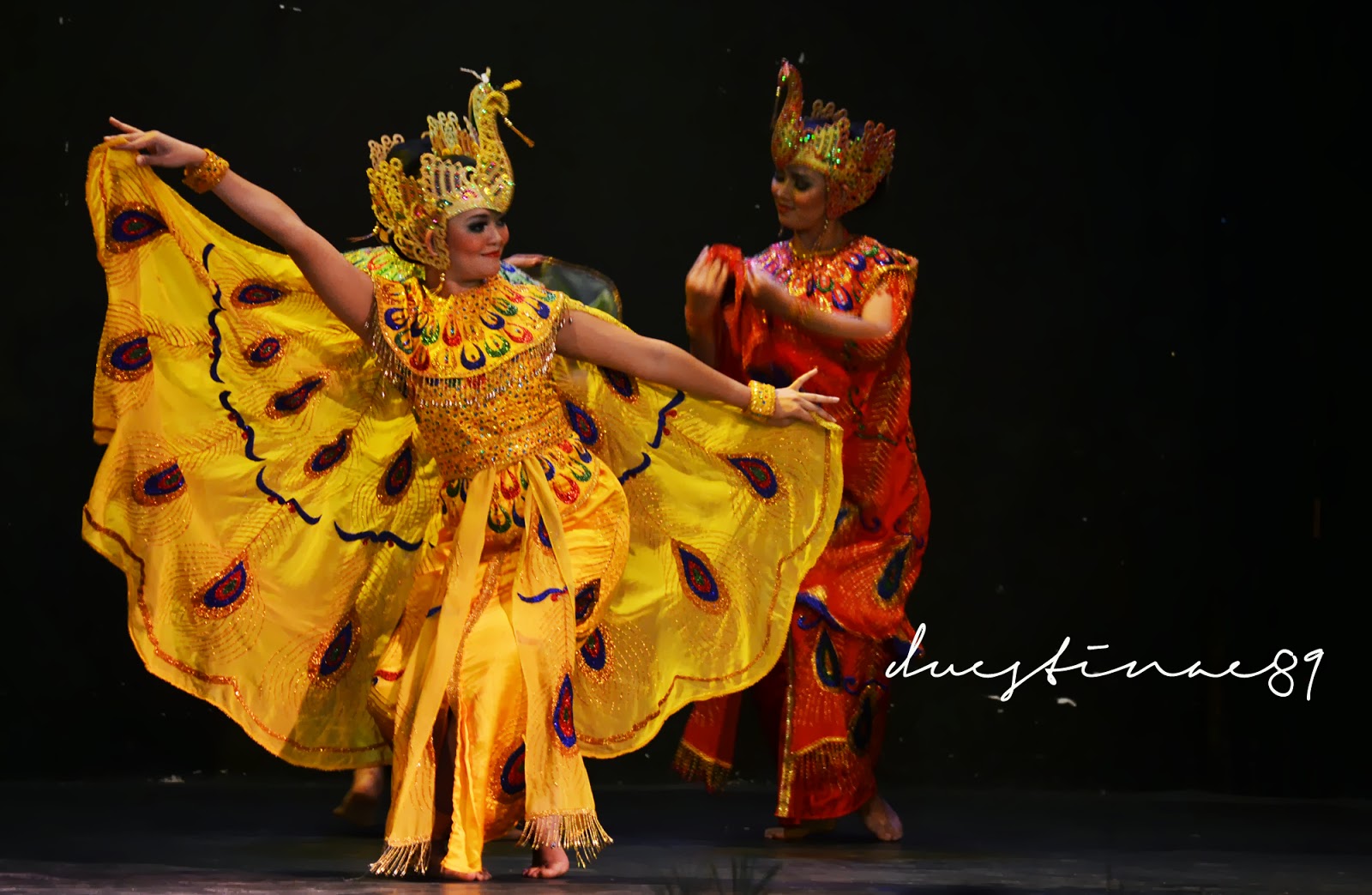 Traditional Dance Performances "Merajut Tari Banua 2013" - Love Your Life