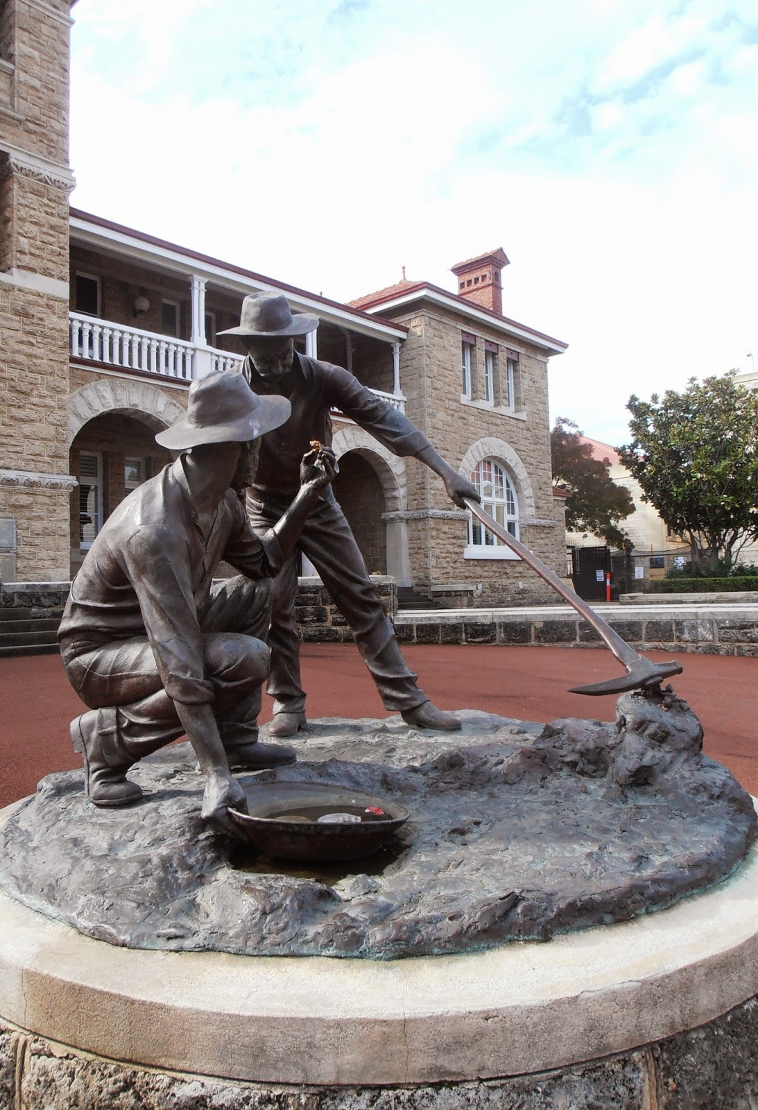 The Clarke's Aussie Adventure: 14 June 2013 - Advent Park, Maida Vale ...