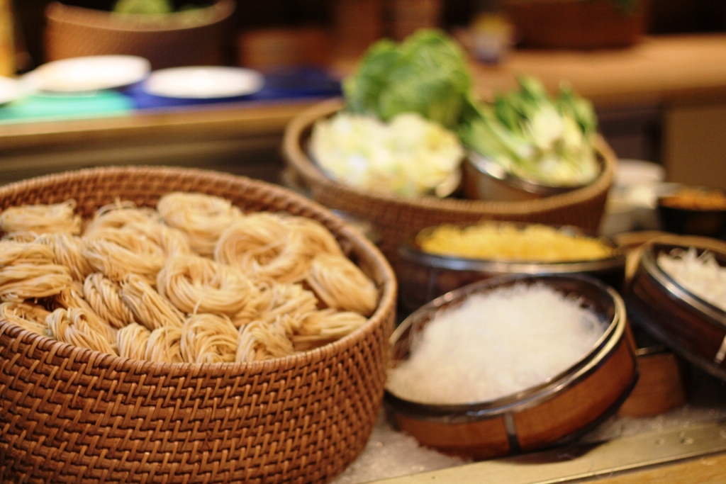 Anagon: New World Makati Cafe 1228: Half Price for Full Buffet!