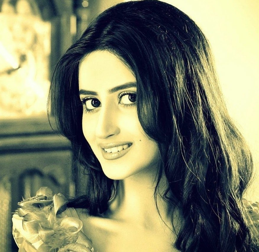 Sajal Ali HD Wallpaper | Filmi Duniya