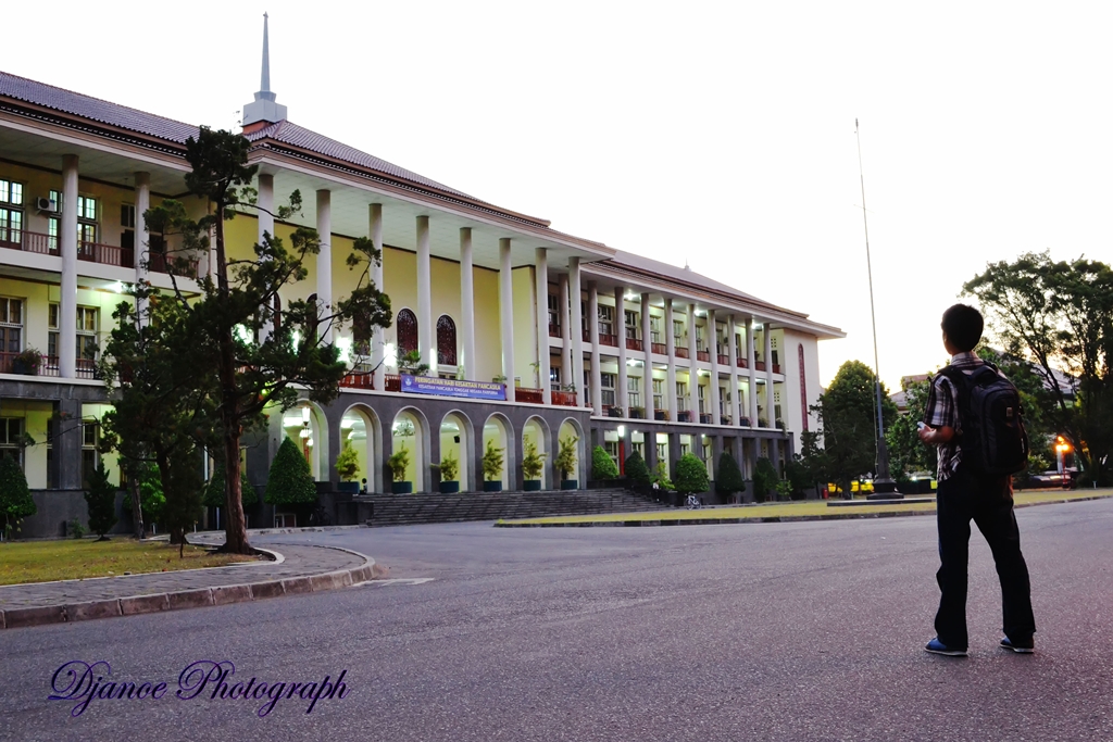Megahnya Gedung UGM | bidikan kamera