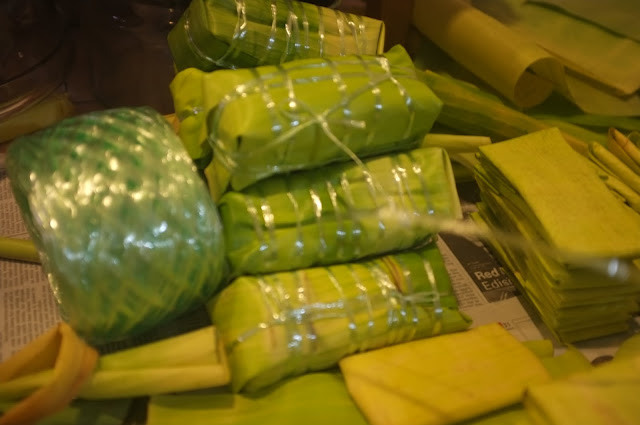 Yan's Family, Frens, Travel, And Food Journal: How To Make Berasak/Burasak