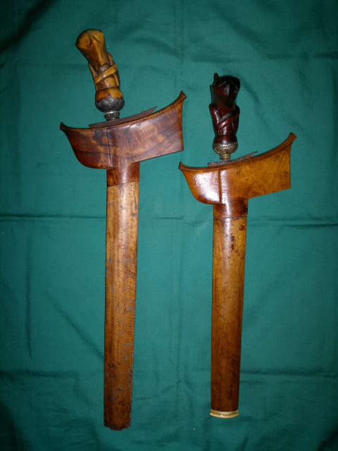 Badai Mencak Kelambit Biru: keris milik org besar empat seri menanti yg ...