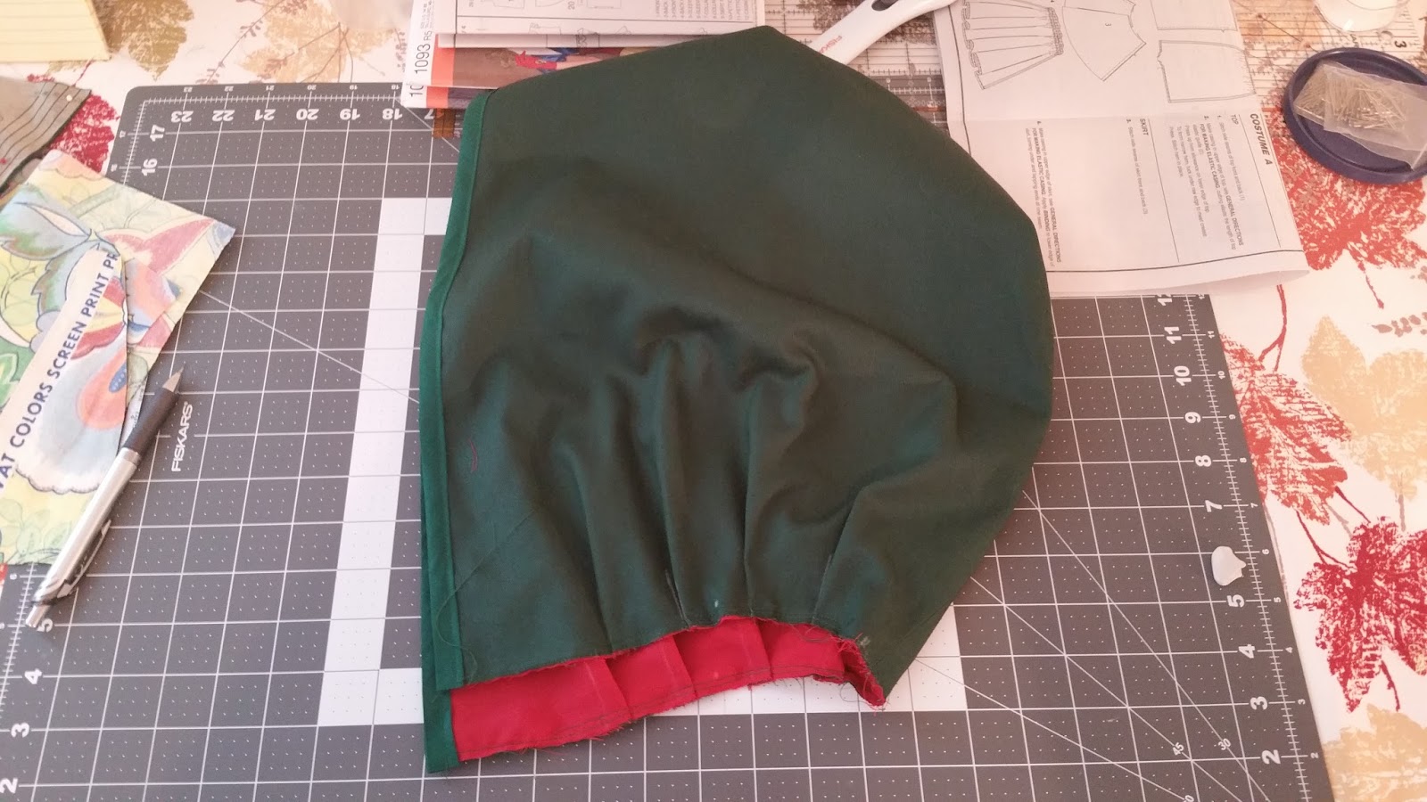 Danielle Sews: Simplicity 1091 Part 1 - Poison Ivy Hood