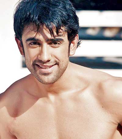 Shirtless Bollywood Men: Amit Sadh