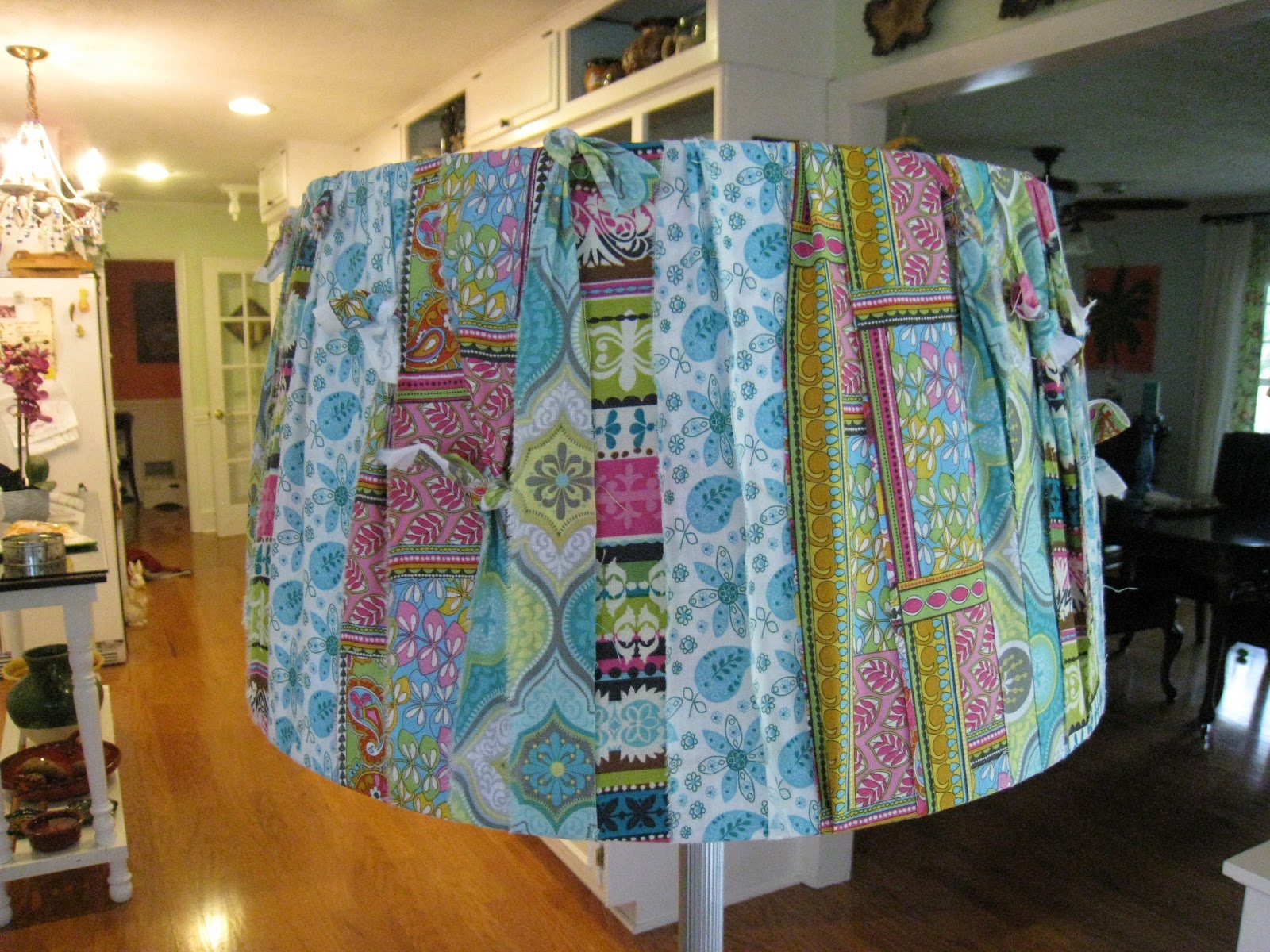 Repurposed For Life: Re-doing a lamp shade.