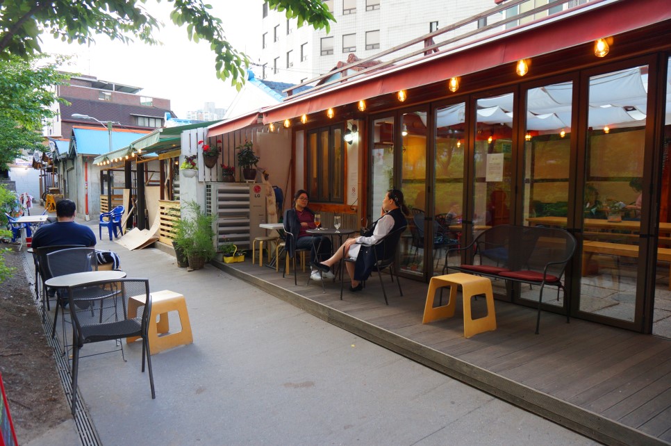 AREX: [AREX Line - Gongdeok Station] BEST 2 Cafes near Gongdeok Station