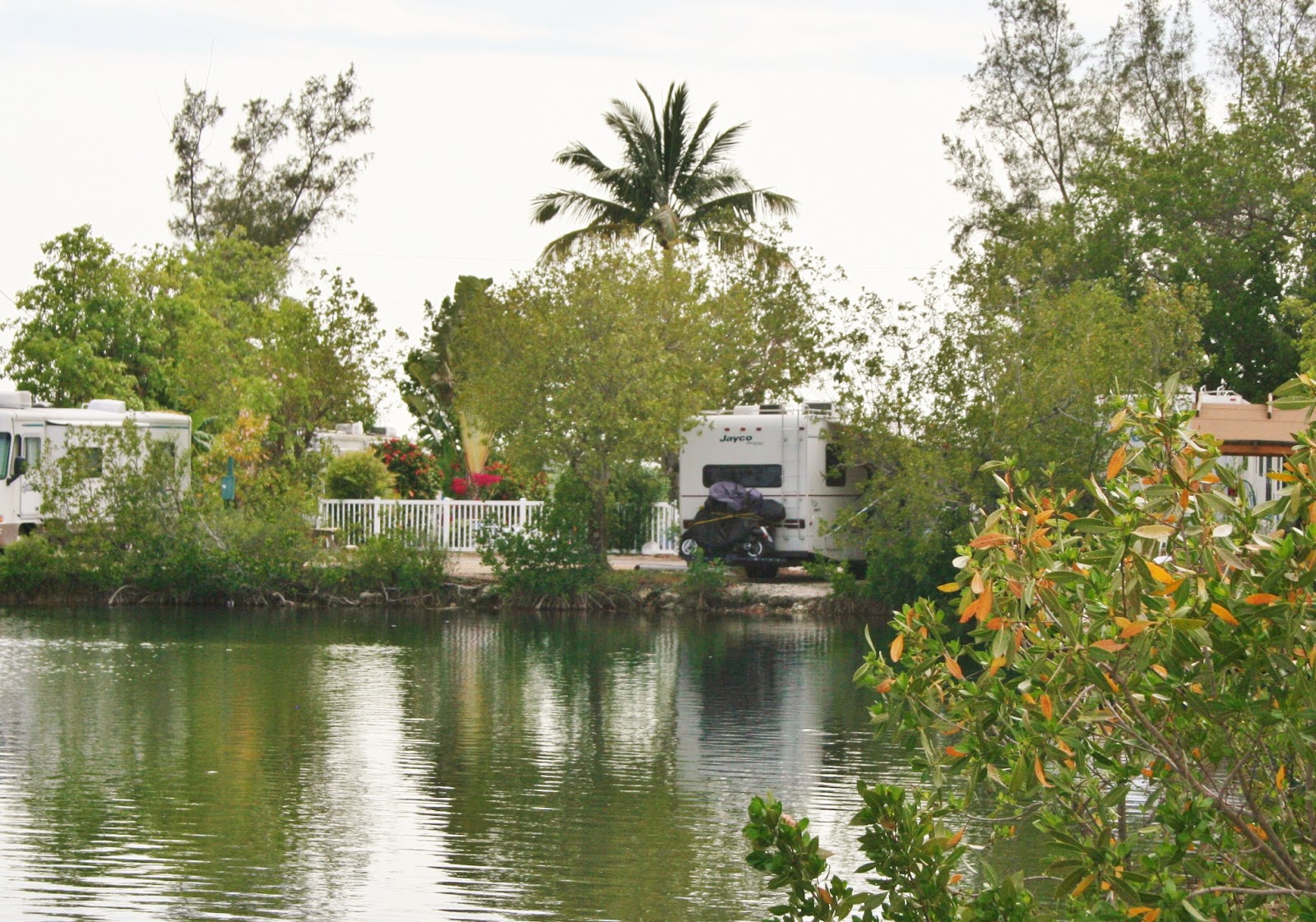 Lazy Lake RV Park | Go Camping America