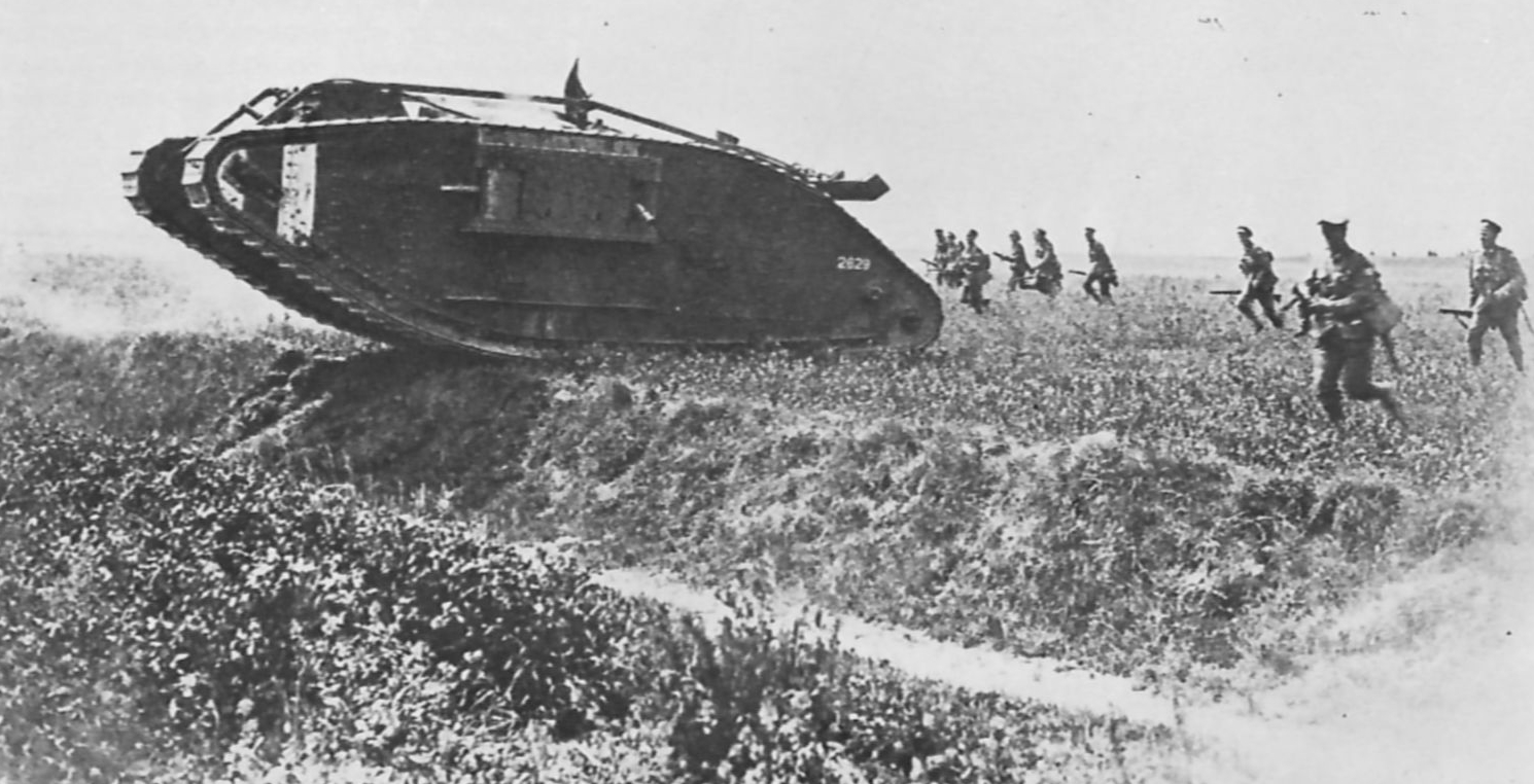 Le char anglais Mark IV "mâle et femelle".