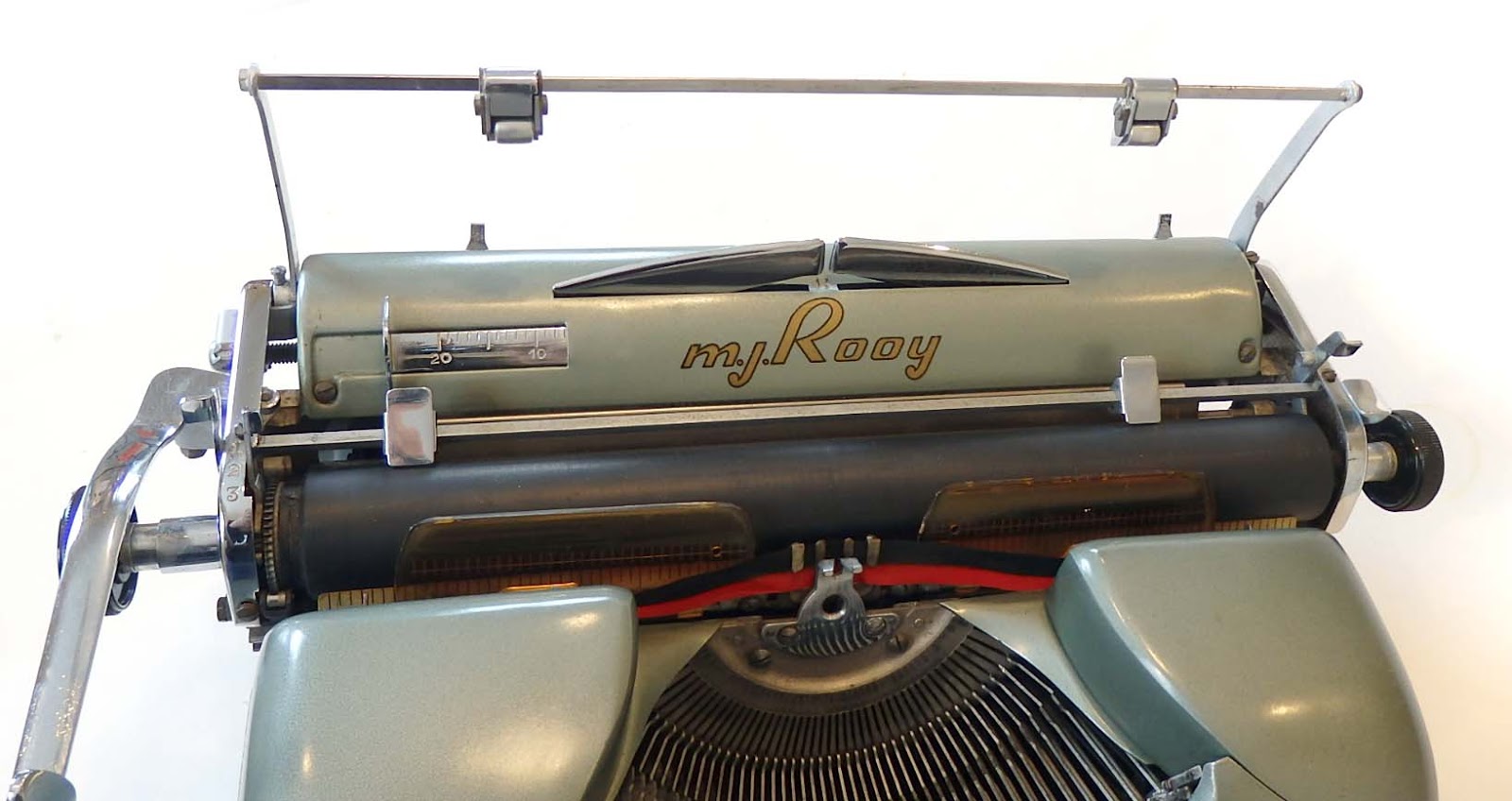 A nonflat Rooy/ /THE TYPEWRITER REVOLUTION