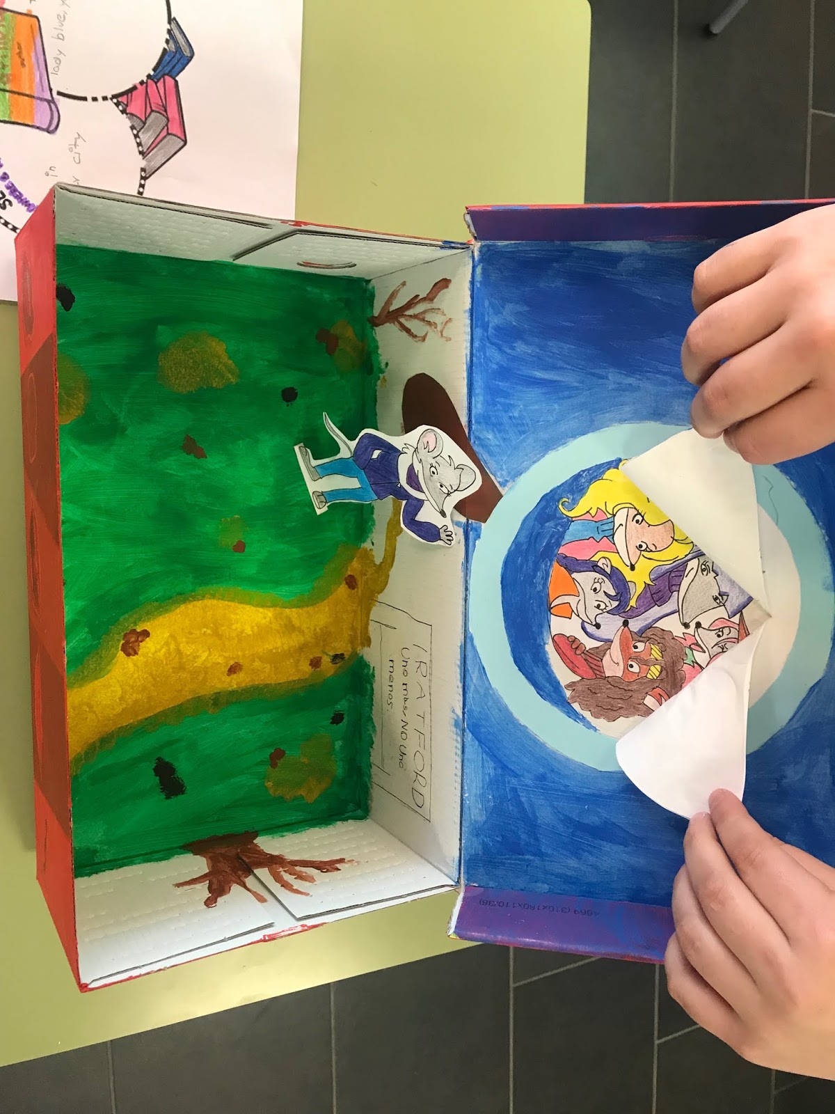 El sexto con sentido: A BOOK IN A BOX