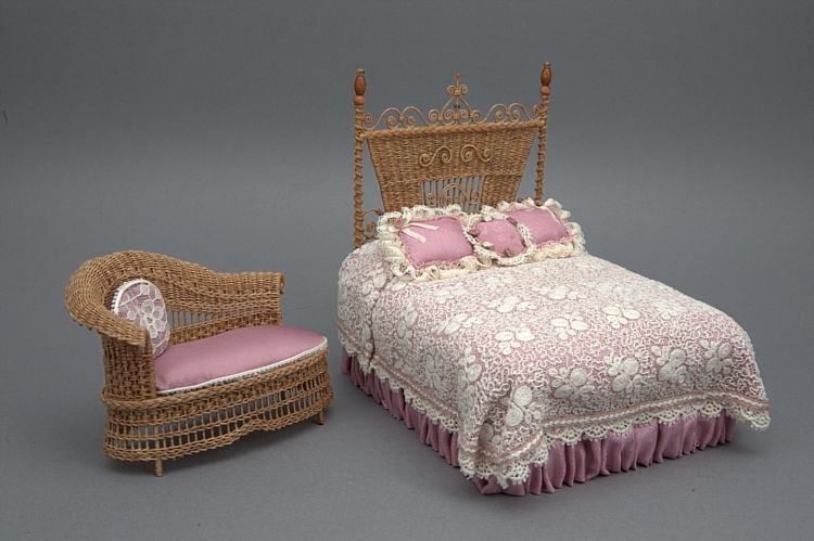 Good Sam Showcase of Miniatures: At the Show - Wicker Furniture