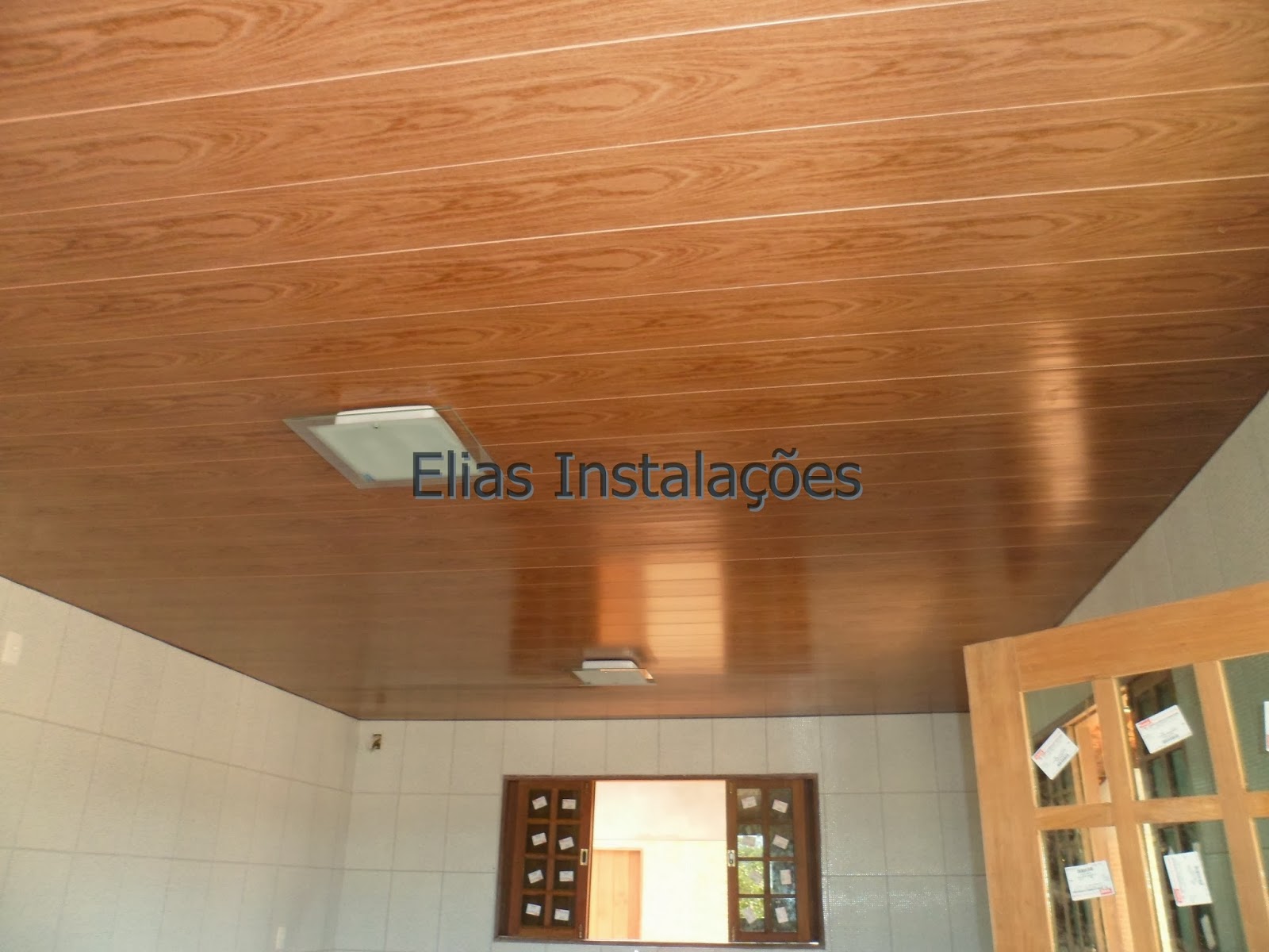 Elias Instalador: Forro de PVC que imita madeira (Nogueira)