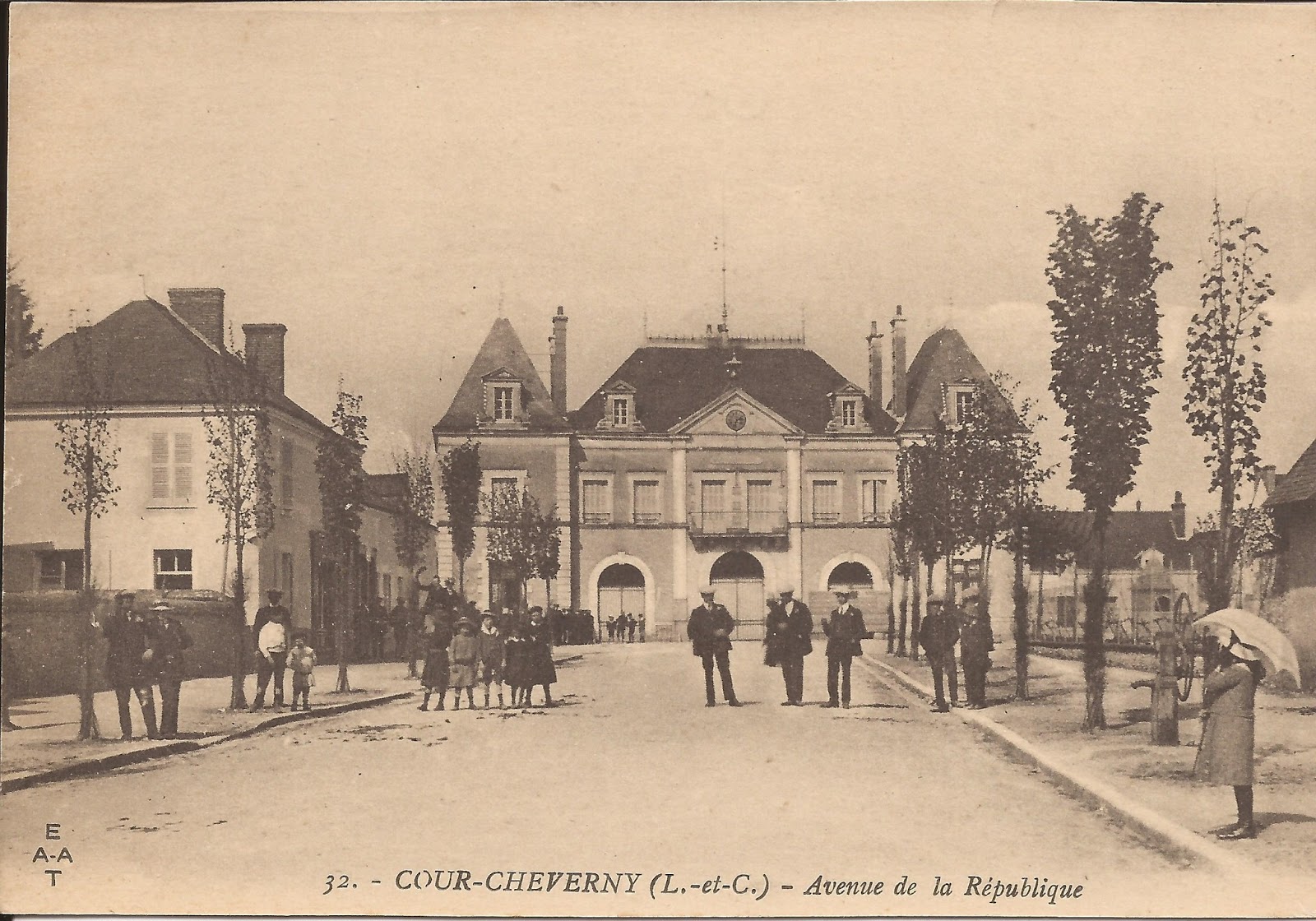 Cartes Postales Anciennes Cheverny Cour-Cheverny: Cour-Cheverny - Aux ...