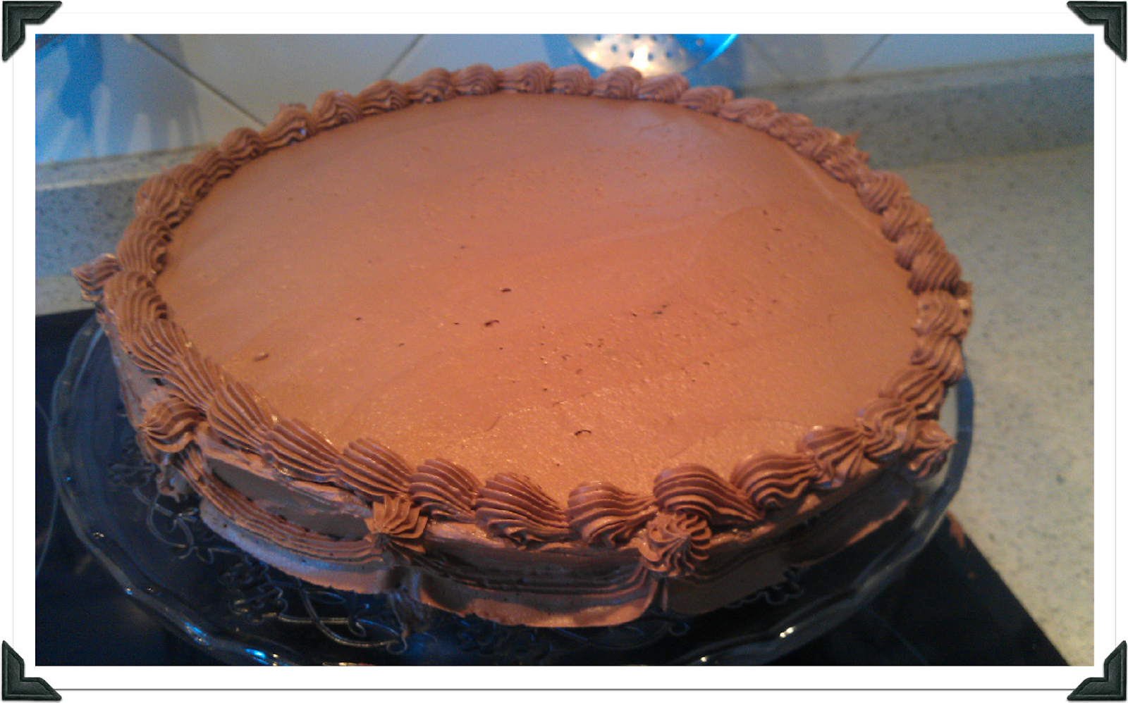 Cupcakes Adictos: Bizcocho de chocolate super esponjoso con frosting de ...